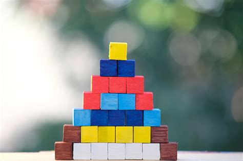 비즈니스 아이콘 및 비즈니스 컨셉 성장 성공 프로세스를 위한 목재 큐브 블록 및 사업 성장 계획 및 비즈니스긍정적 지표 증가 0명에 대한 스톡 사진 및 기타 이미지 Istock