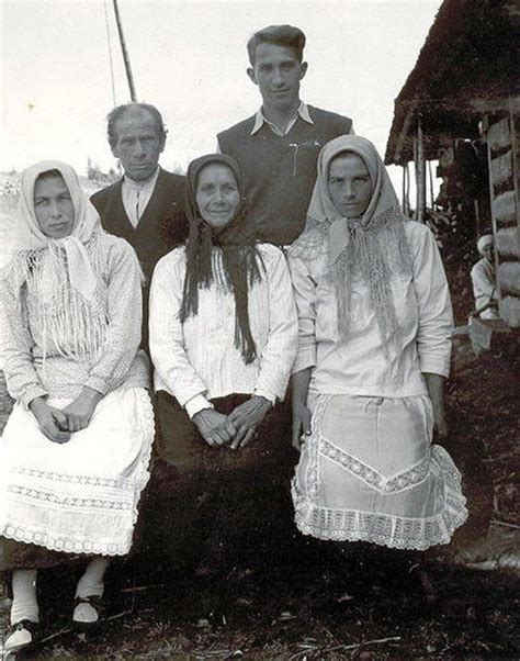 Folkcostumeandembroidery Costumes Of The Lemkos Rusyns West Lemko