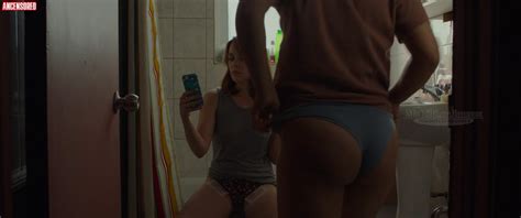 Mounia Zahzam Nue Dans Fabulous