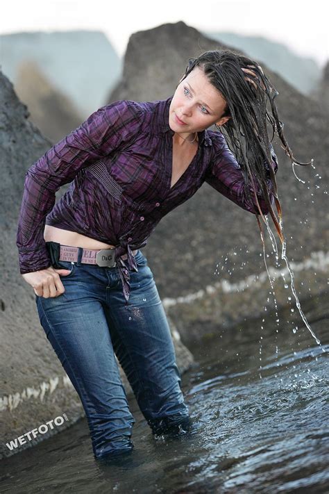 #235 Active Girl Wetlook. Dancer girls dressed in tight jeans and ...