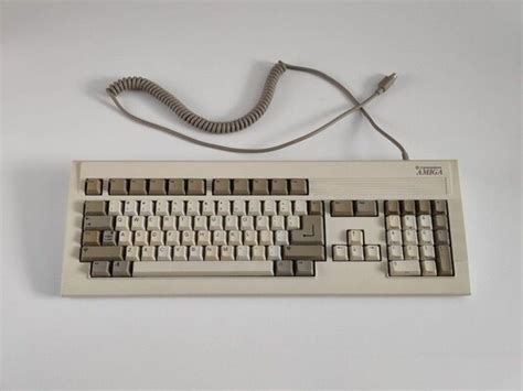 Closed Commodore Amiga 4000030 Keyboard Uk Layout Amibay