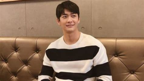 Kang Tae Oh Umumkan Keberangkatan Wamil Nyanyikan Lagu Untuk Penggemar