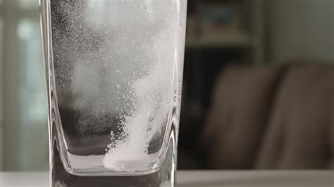 Antacid Tablet Dissolving In Drinking Water 동영상 1335161387 게티이미지뱅크