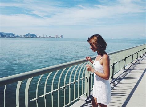 10 Things To Know About Dating An Independent Singaporean Girl