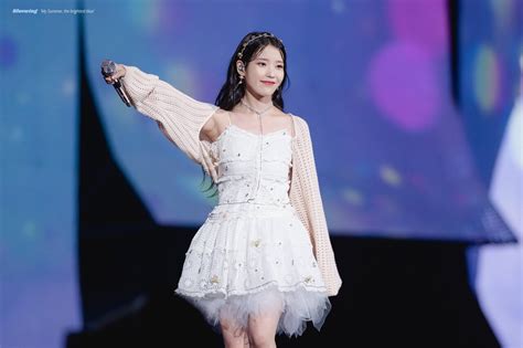 아이유 잠실 콘서트 사진들