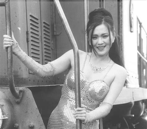 БИЧЛЭГ МУГЖ Т Ариунаад Xyлxидyyлсан залуугийн бичлэг сошиалд сенсаци тарьж байна