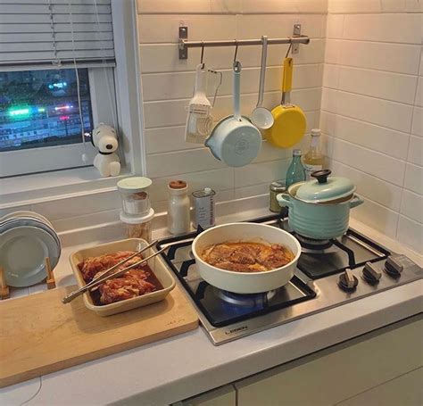 우남매가 사는 집🏡 Trên Instagram “저녁은 돼지갈비 굽굽🥢 내사랑 치커리에 갈비 쌈장 마늘 얹어먹구 😋 달달한 간장양념이랑 잘 어울린다🤍 다먹구 잠깐