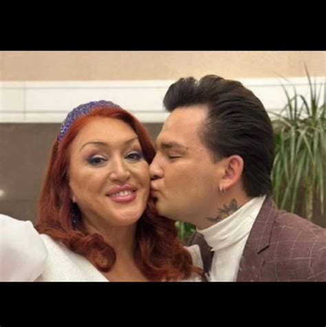 Ех любов Майка се омъжи за 31 години по младия си син и са безумно щастливи вижте