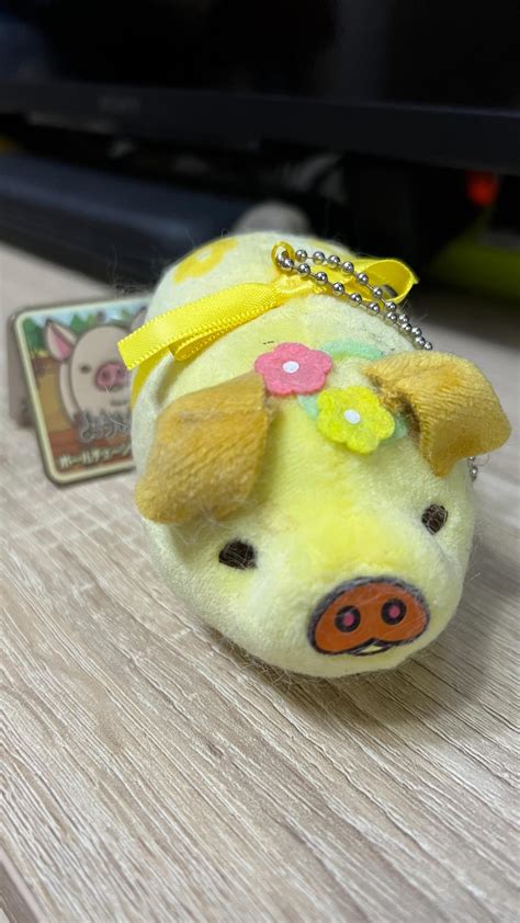 （廢文） 我爸是一個超級i的人，不論在家或是出門都在滑手機，某天有他的包裹寄來（非常難得他有包裹 我： 收發室有一個你的包裹是什麼阿？ 👨：遊戲公司寄來的排名禮物 我： ？？？ 原來我爸是