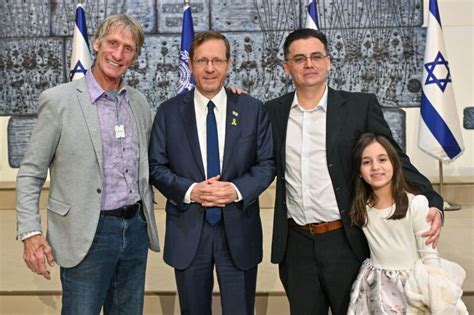 הייתה לי הזכות לארגן היום פגישה של המתאבק האגדי קווין ואן אריק עם נשיא המדינה יצחק הרצוג פרט