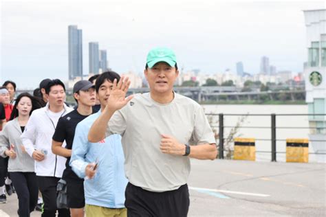 오세훈 시민 100명과 한강 러닝…“건강한 서울 만들 것”
