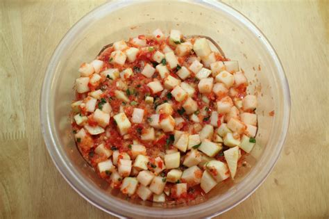 파프리카를 넣은 아이 깍두기