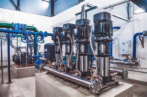 워터 펌프 밸브 압력 게이지 엔진룸 내부 모터의 산업 인테리어 물 펌프에 대한 스톡 사진 및 기타 이미지 물 펌프 산업 밸브 Istock