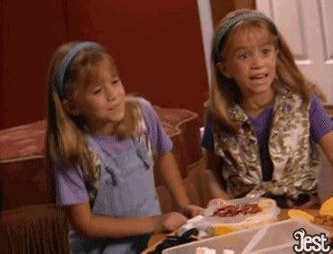 Trending Gif Pizza Twins Ashley Olsen Mary Kate Olsen Olsen Twins Mary Kate And Ashley Olsen