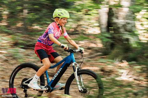 Bicicletas Eléctricas Para Niños En La Prueba Pequeñas E Mtb Para