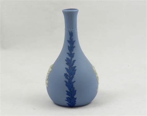 Купить старинную фарфоровую вазу Wedgwood Веджвуд в Москве