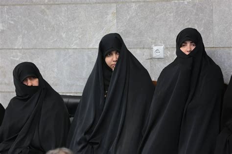 رونمایی از دو‌ کتاب روزشمار خدمات شهید رئیسی در نمایشگاه کتاب فیلم