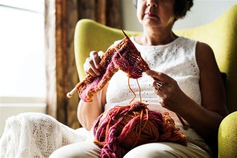 Premium Photo Senior Woman Knitting For Hobby At Home