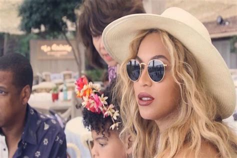 Round Metal Rb Sunglasses From Ray Ban Youandeye Magazine