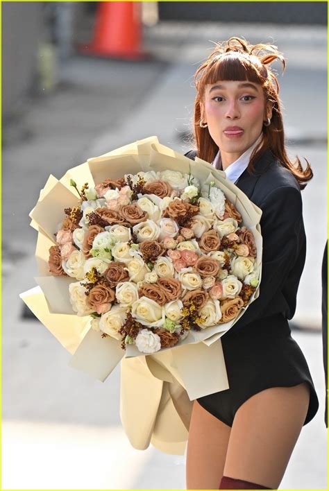 Photo Nezza On Kimmel 02 Photo 5175085 Just Jared Entertainment News