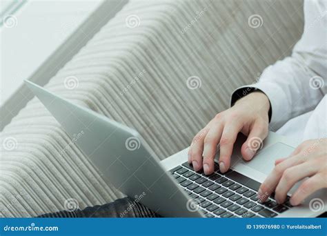 Close Up Man Typing On Laptop Laptop Keyboard Stock Photo Image Of Intelligence Living 139076980