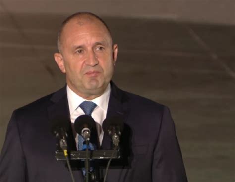 Кандидатката за президент на Северна Македония Ще кажа на Румен Радев че нито един договор не