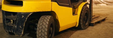 Pneu Industrial Desalinhado Como Identificar O Problema E Evitar Danos à Empilhadeira Flexityre