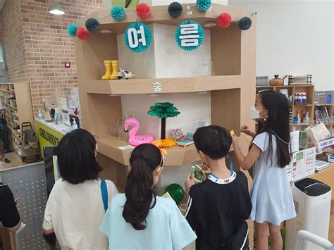 마포중앙도서관 2021 마중도 어린이 북큐레이터들의 결과물이 드디어 어린이자료실에 전시되었습니다