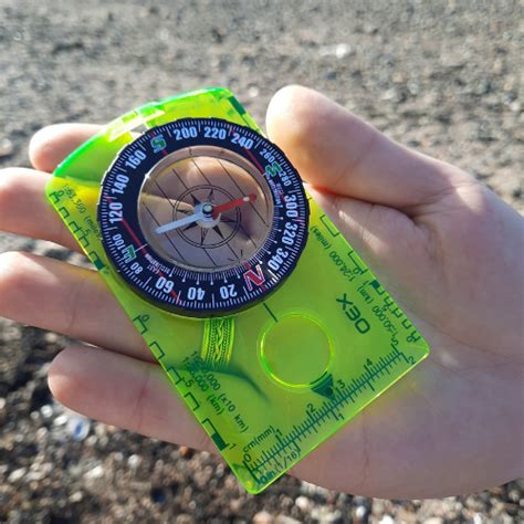 HOW TO FOLLOW A COMPASS