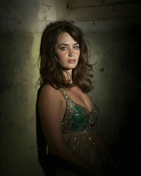 Emily Blunt Scrolller