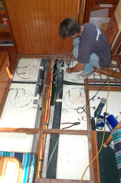 Fuel Tank Installation Steve Dantonio Marine Consulting