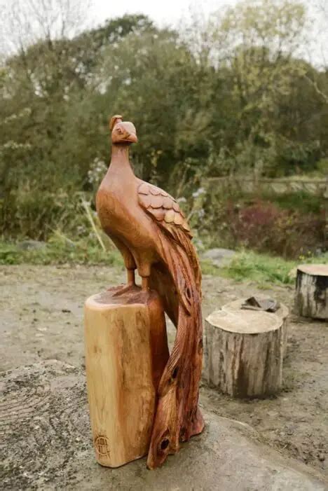 26 Awesome Tree Stump Chainsaw Carving Ideas