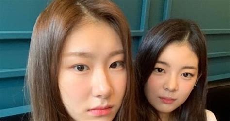 Chaeryung And Lia Share Itzy Selcas