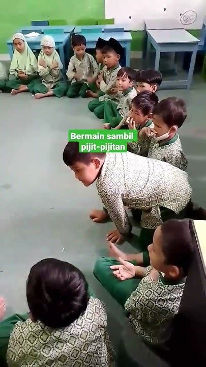 Enaknya... bermain sambil pijit-pijitan #shorts - YouTube