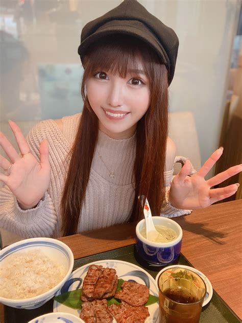 朝日奈かれん🦋 On Twitter これはマネージャーさんに餌付けされて喜んでいる朝日奈🐮🌱