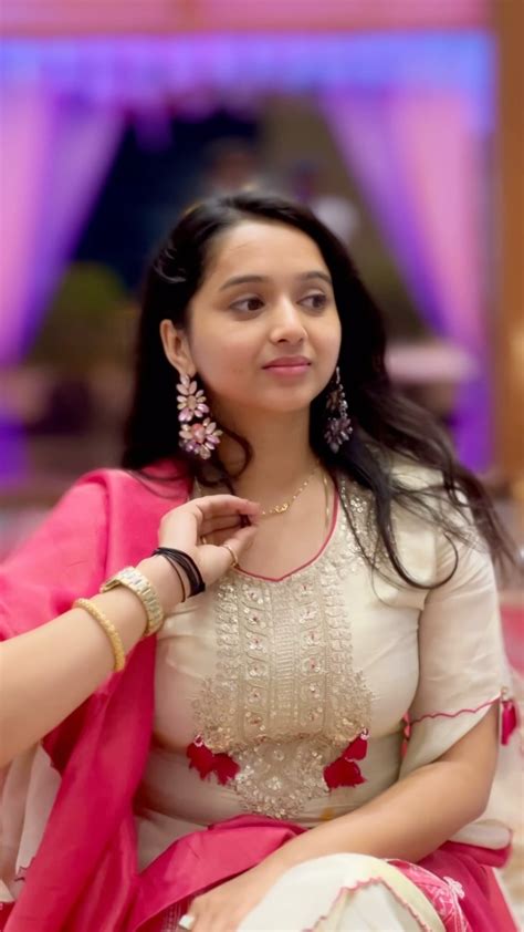 Aarti Mehra Aartimehra • Instagram Photos And Videos