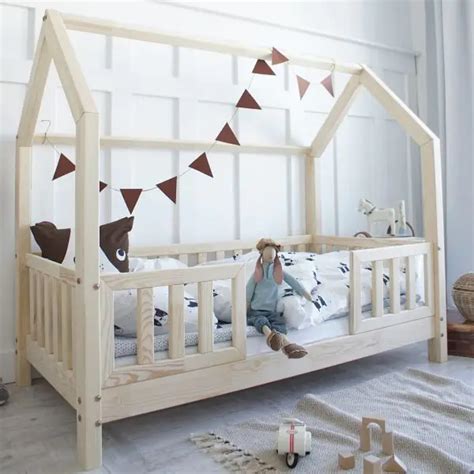 تخت خواب کودک و نوجوان تمام چوب مدل کلبه با گارد کد T14 فروشگاه