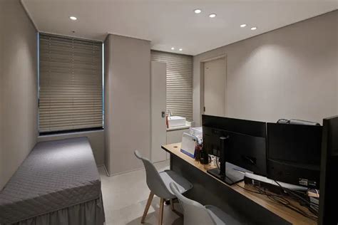 화이트톤 깨끗한 55평 모던 미니멀 비뇨기과 인테리어 구로구 구로동