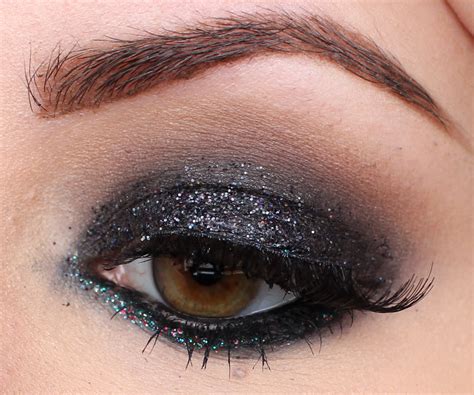 Kittenmoustache Video Black Glitter Smokey Eye For The Holidays