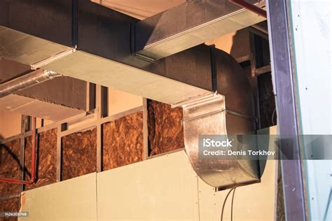 건물의 에어컨 환기 파이프의 배경 엔지니어링 네트워크 구축 산업 배경 급기관에 대한 스톡 사진 및 기타 이미지 급기관 공기