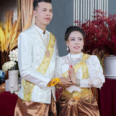 ស្រមោច ក្រហម