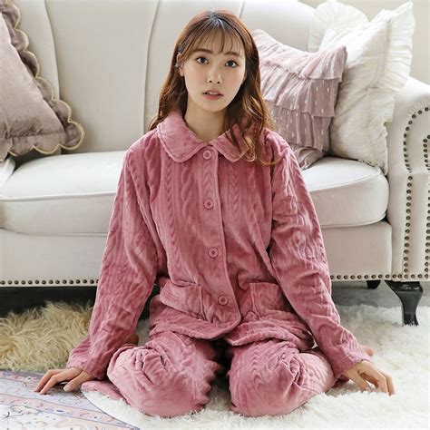 에메필 기분 좋은 감촉과 은은히 돋보이는 클래식한 케이블 패턴 케이블 패턴 플리스 파자마 세트