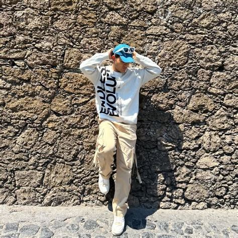 Antonio Antonioo Laraa Threads Say More