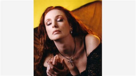 Бойка Велкова играе Федра на Античния театър с музиката на Теодосий Спасов