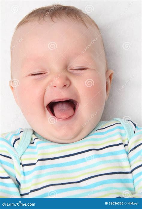 Risa Feliz Del Bebé Foto De Archivo Imagen De Boca Feliz 33036366