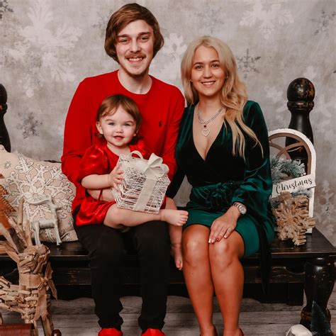 Logan Thirtyacre 2023 Christmas Photos With Lilly Instagram