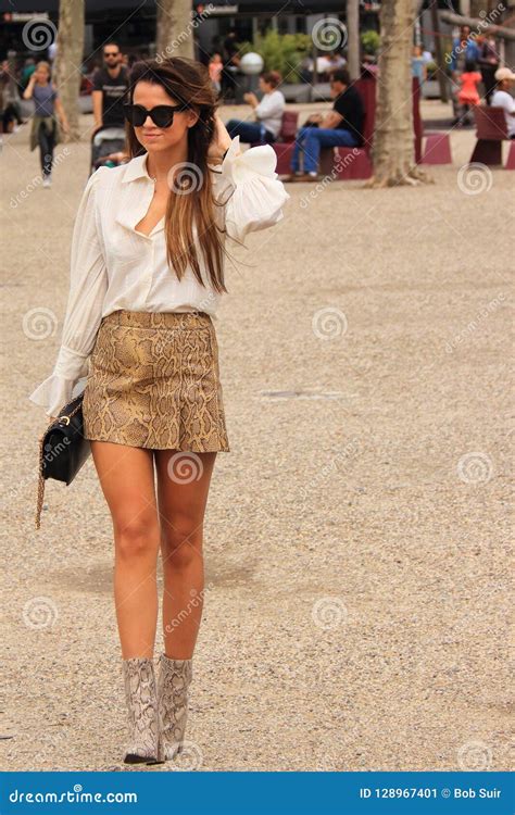 Photos De Fille Sexy Dans Une Mini Jupe Photos De Stock Gratuites Et Libres De Droits De