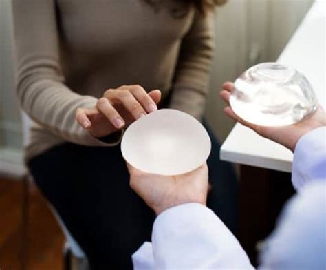 How To Know Your Breast Implants Need Replacing