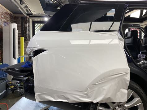 Teamcarskin 팀카스킨 서초점 레인지로버 보그 하프랩핑 유광화이트 Teamcarskin 팀카스킨 서초점 레인지로버 보그 하프랩핑 유광화이트