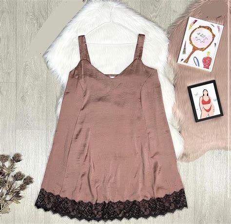 Чудова атласна комбінація від Asos — ціна 359 грн у каталозі Пеньюари Купити жіночі речі за